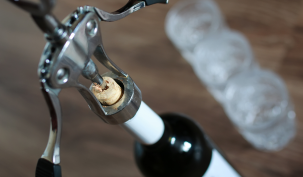 How to Use a Corkscrew Like a Pro: Step-by-Step Instructions | Wine-n-Gear